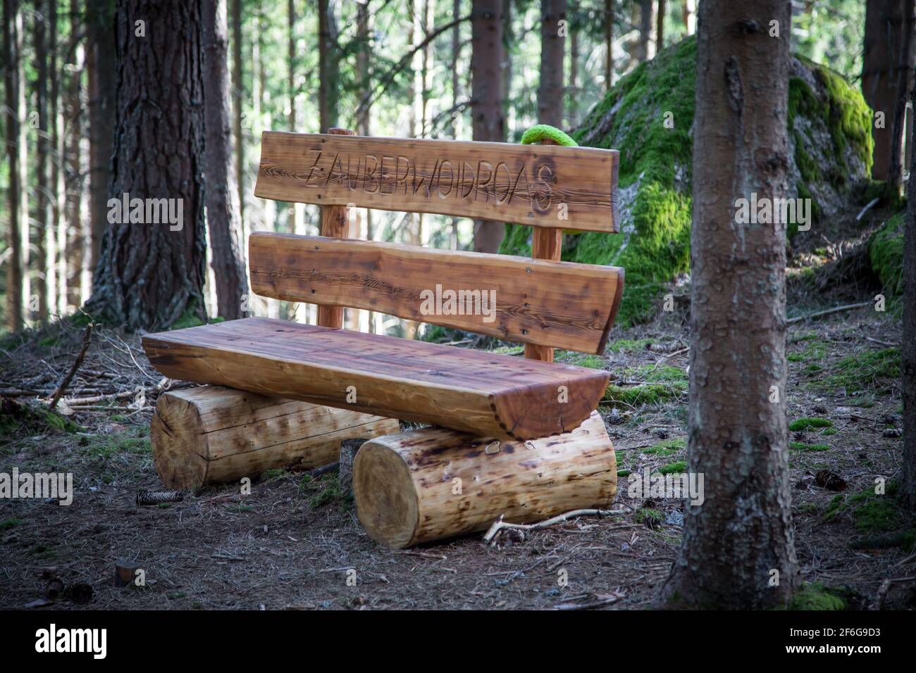Bench hiking trail hi-res stock photography and images - Alamy