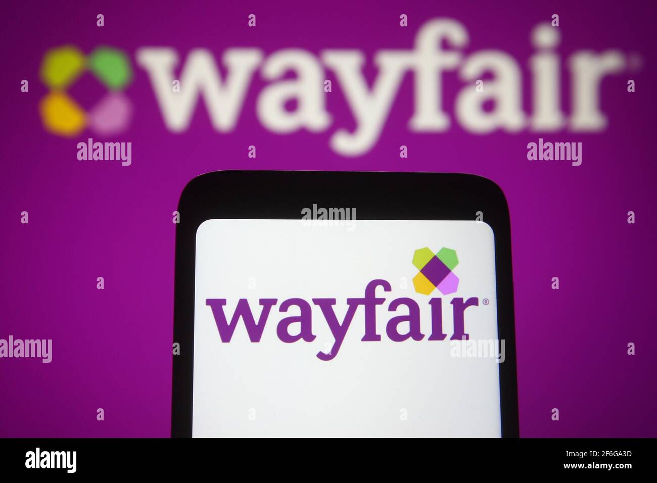 Wayfair logo hi-res stock photography and images - Alamy
