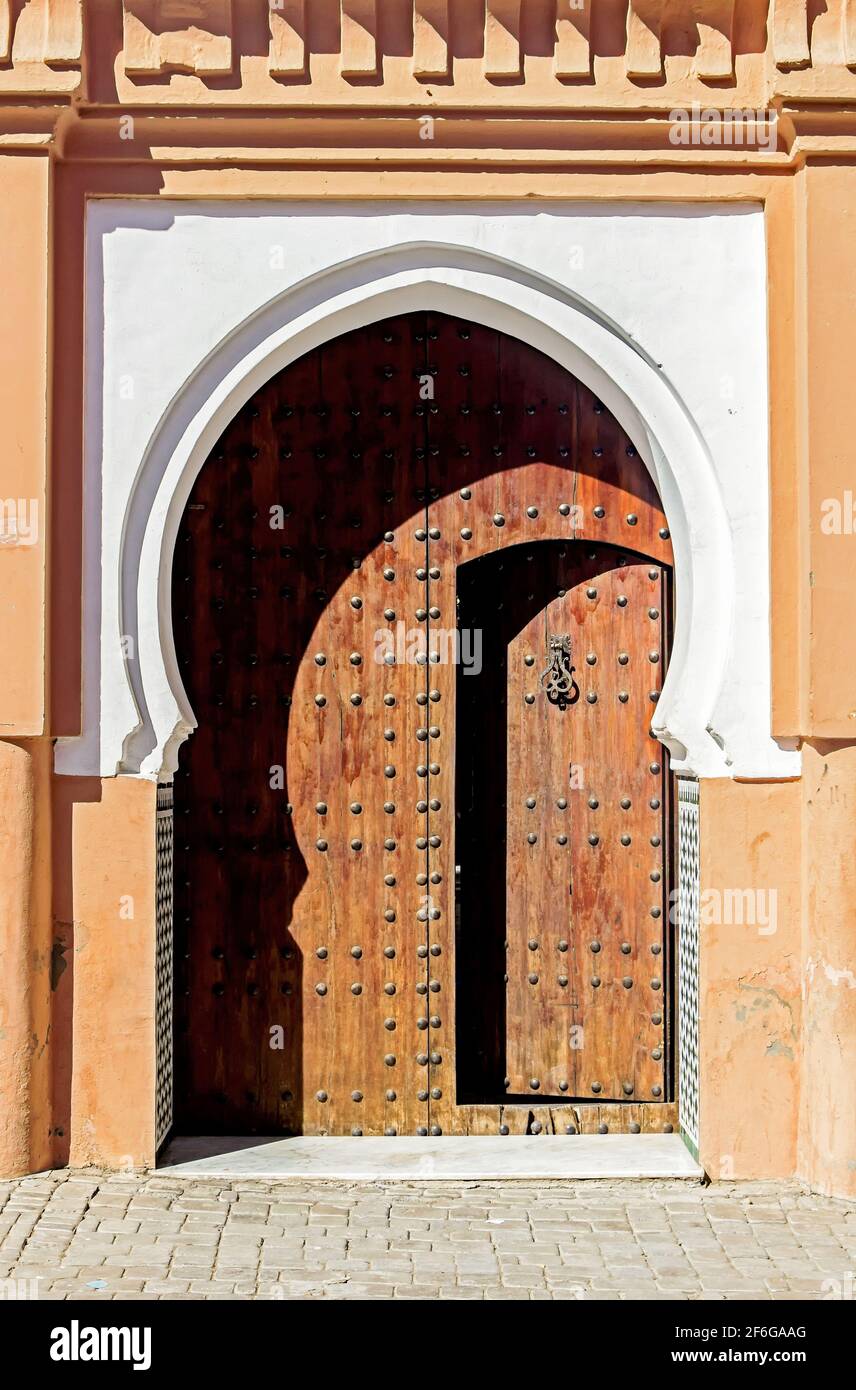 entrance gate of traditional moroccan building Stock Photo - Alamy