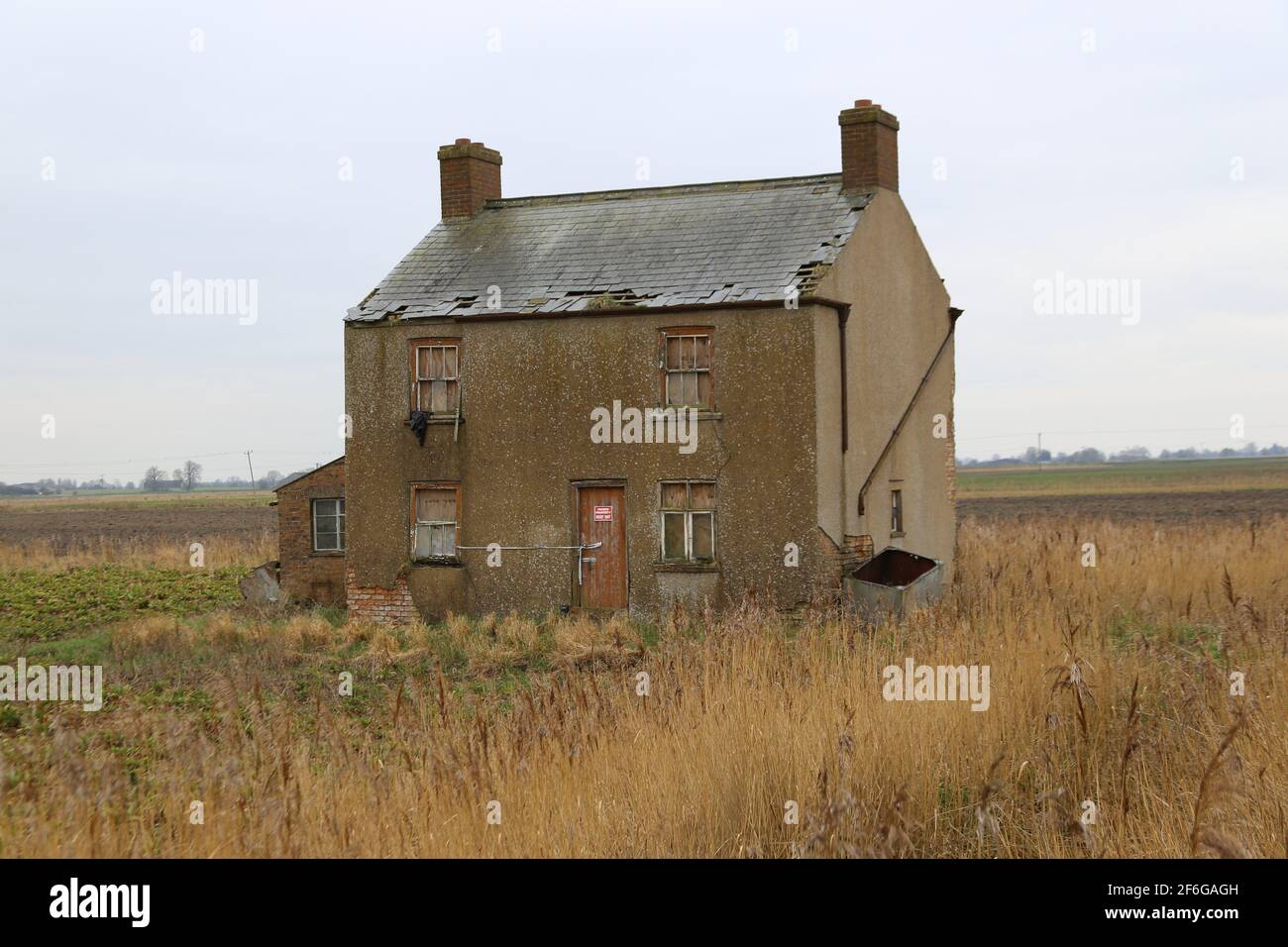 Portrait Of Gloom Farmhouse, Cambridgeshire Stock Photo - Alamy