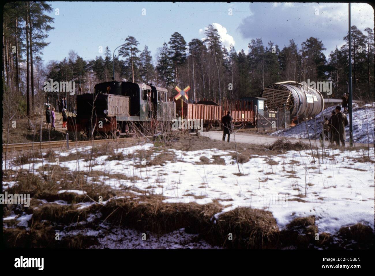 Nora Berglag's railway, NBJ. Shipping of reactor tank to Marviken Stock ...