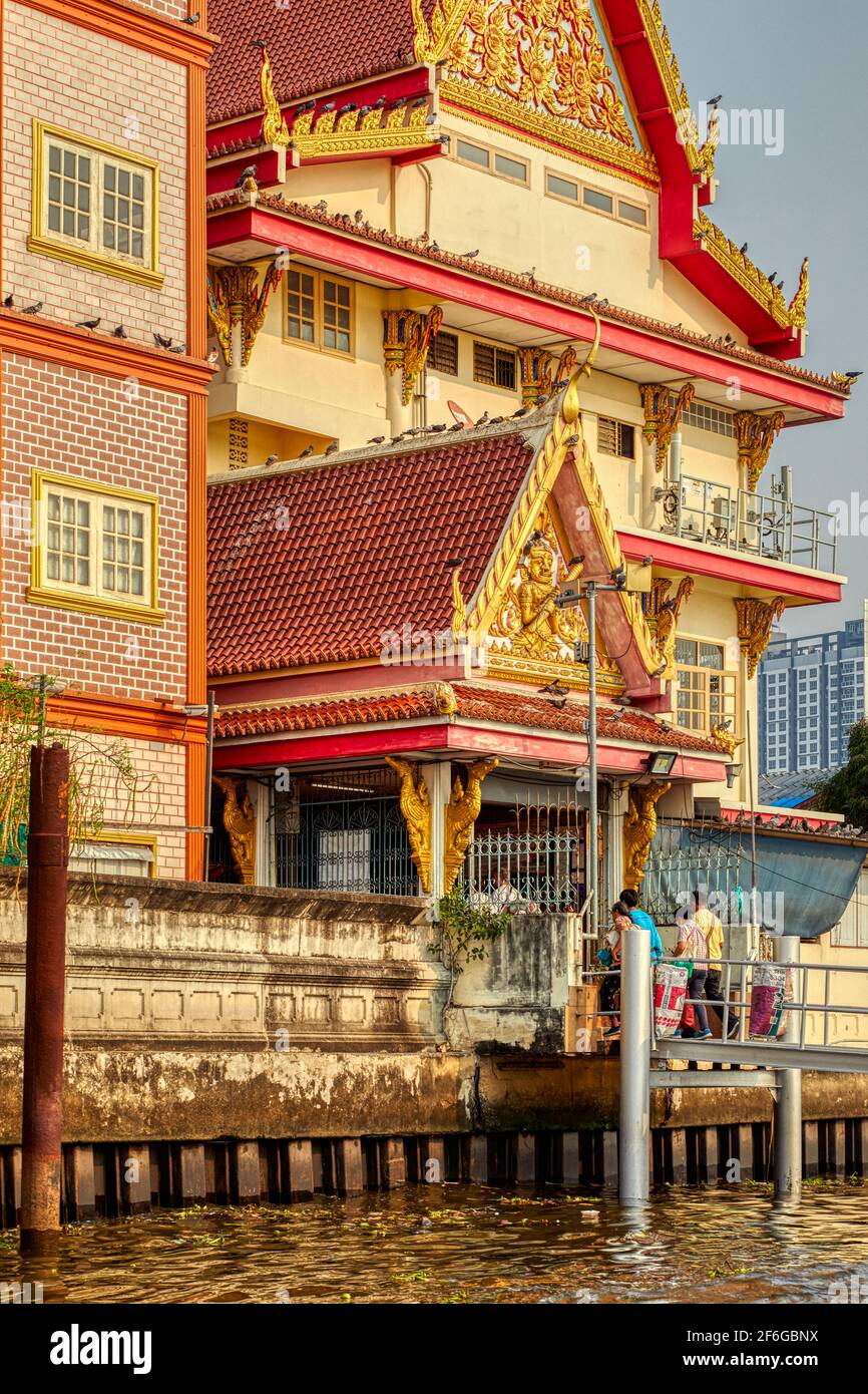 Wat Soi Thong along the banks of Chao Phraya River in Bang Sue district in northern Bangkok ...