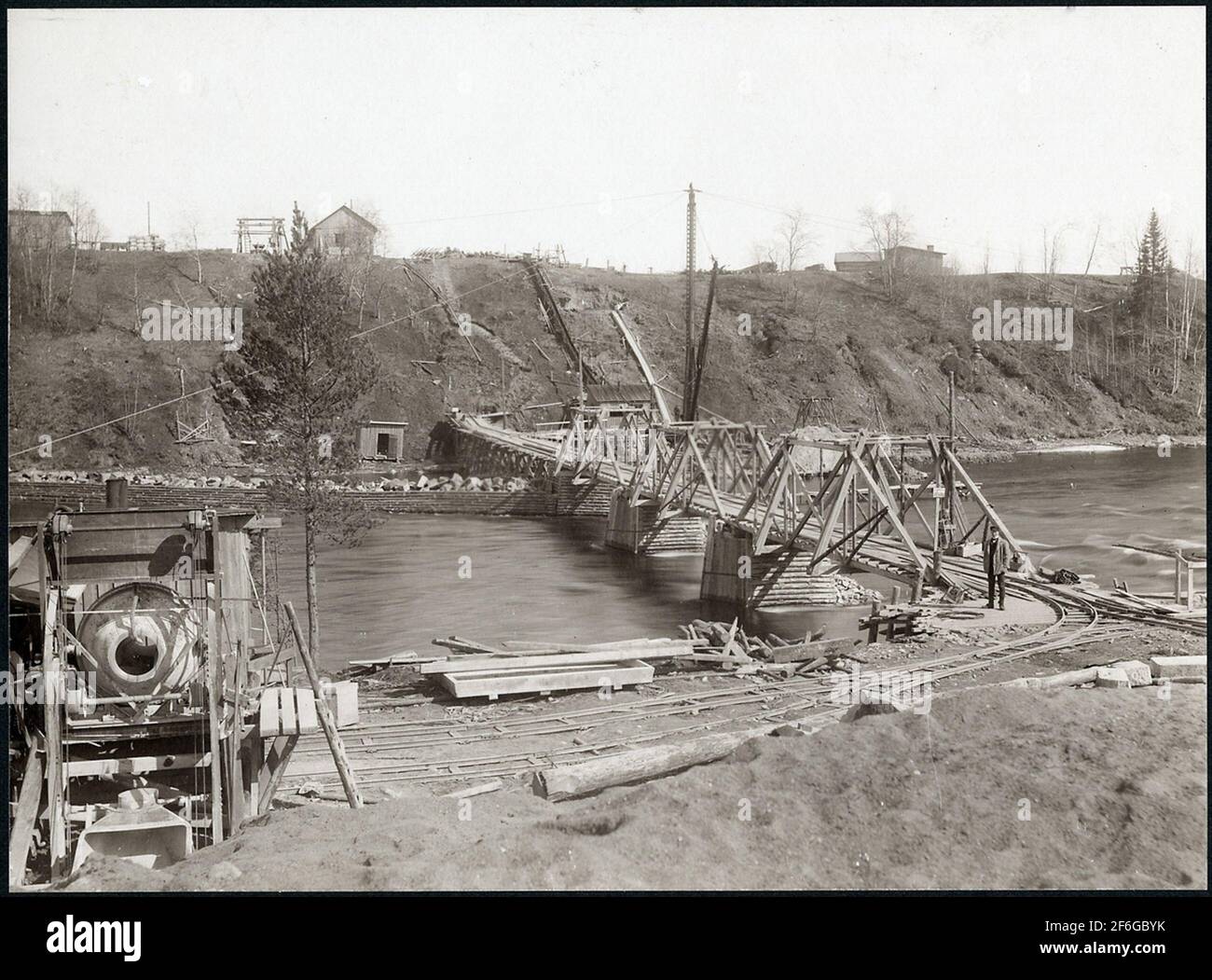 Building of bridge over Skellefteälven on the line between Klutmark and ...