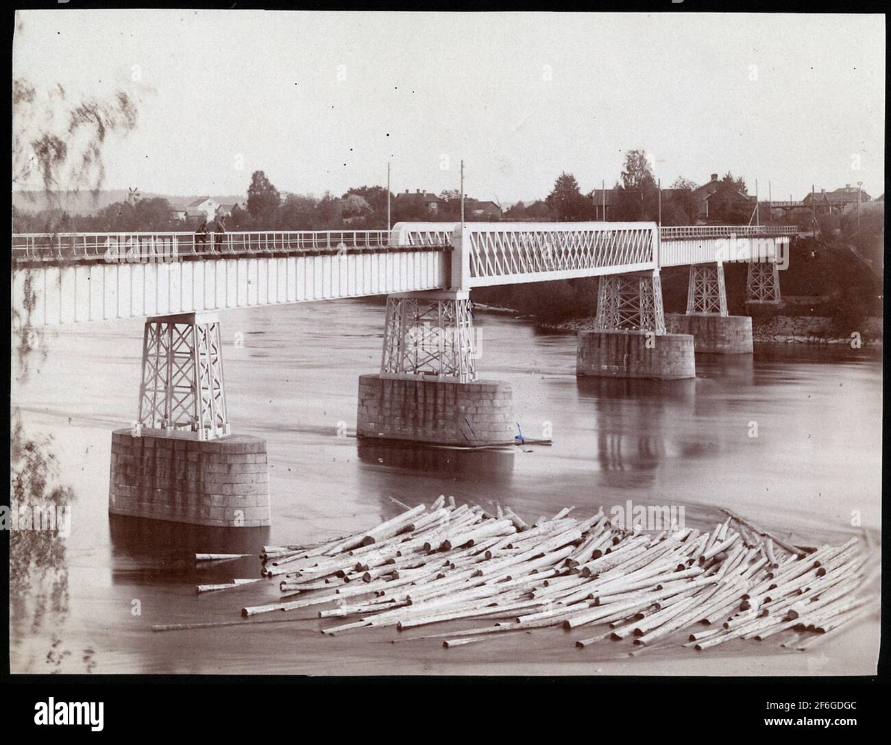 Railway bridge over the Dalälven at Krylbo, later country road bridge ...