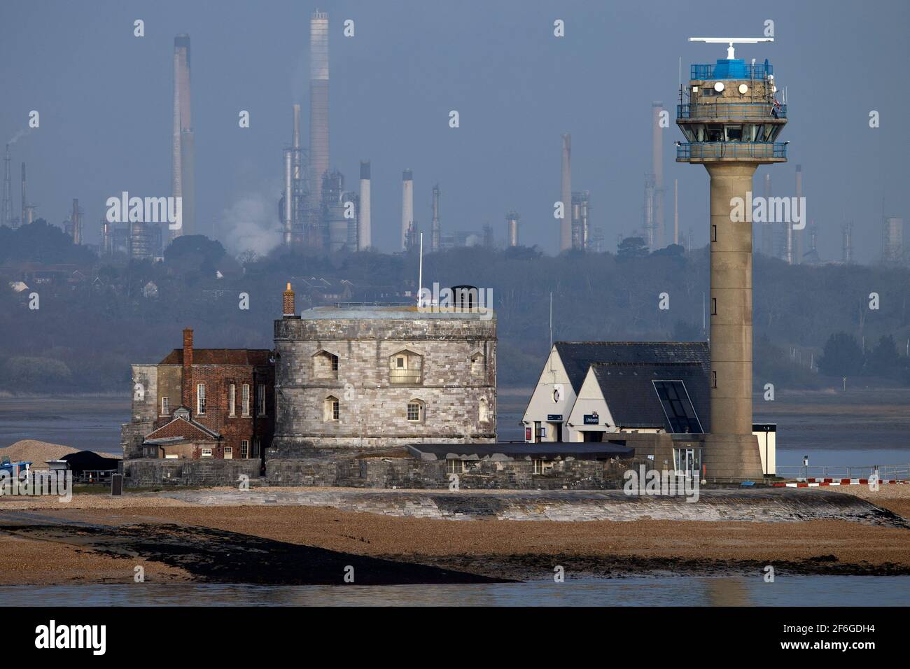 Calshot radar tower hi-res stock photography and images - Alamy