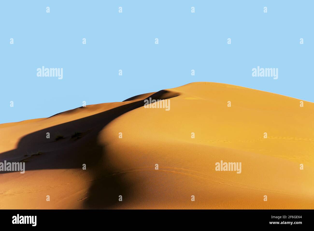 landscape of golden sand dune in sahara desert Stock Photo - Alamy