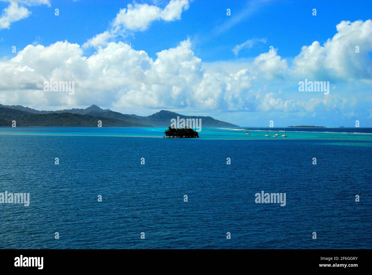 Polynesian island islands hi-res stock photography and images - Alamy