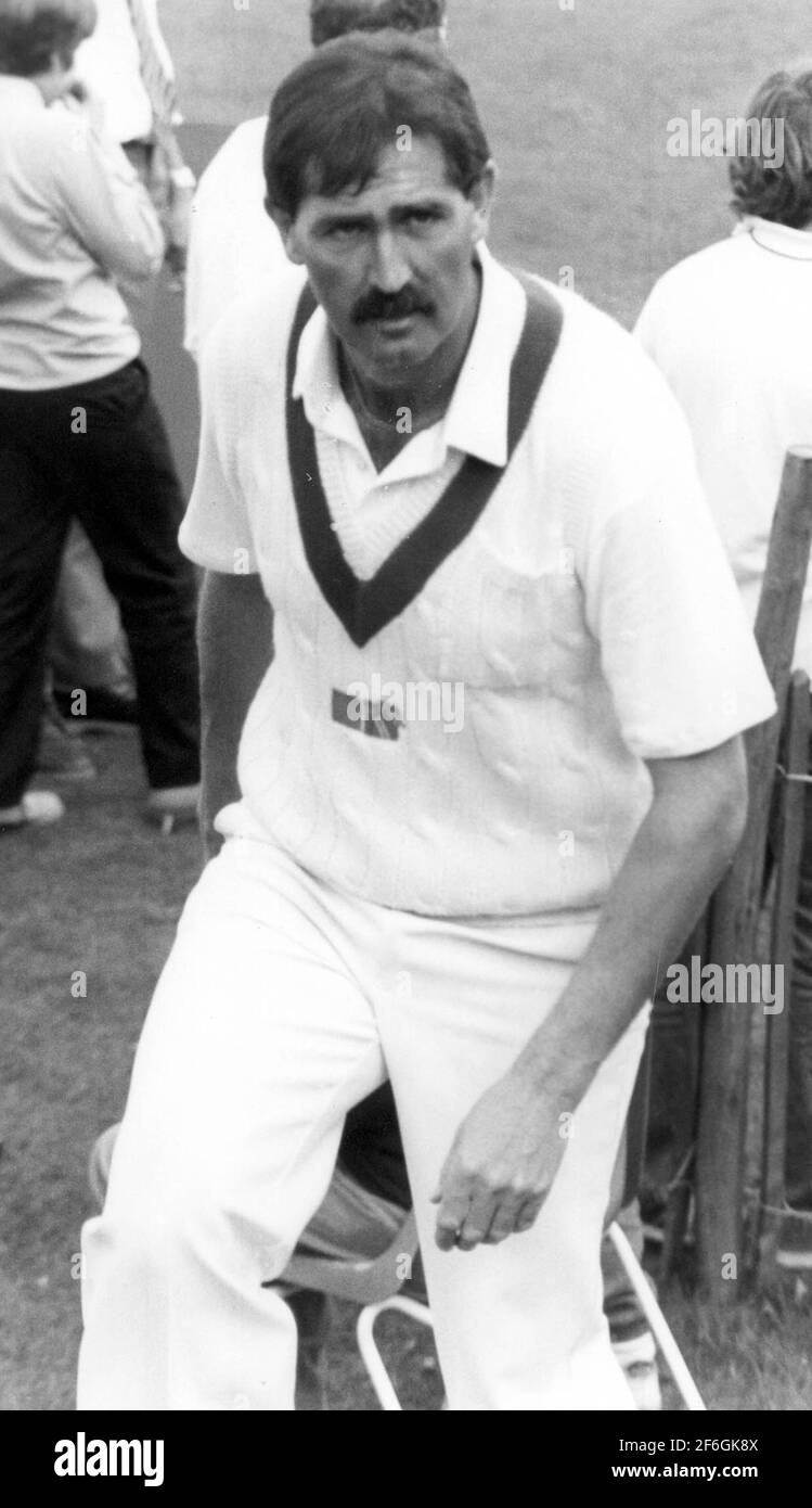 GRAHAM GOOCH AT ARUNDEL. PIC MIKE WALKER, 1984 Stock Photo - Alamy