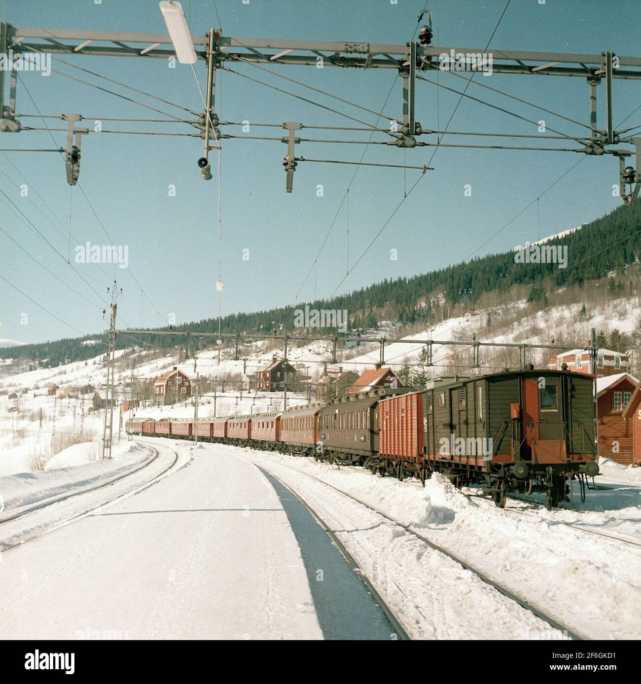 The state's railways, SJ train home in the winter. The train set ...
