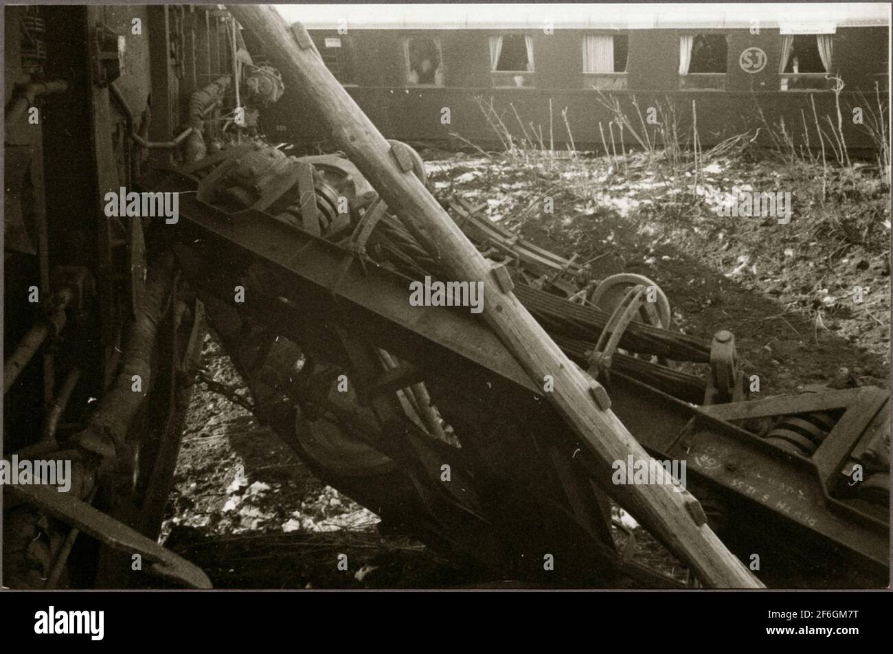 Wagons and damaged bogie after train accident Stock Photo - Alamy