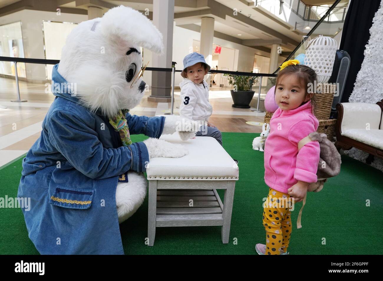 St. Peters, United States. 31st Mar, 2021. Noah and Zoe Metcalf 2, warm ...