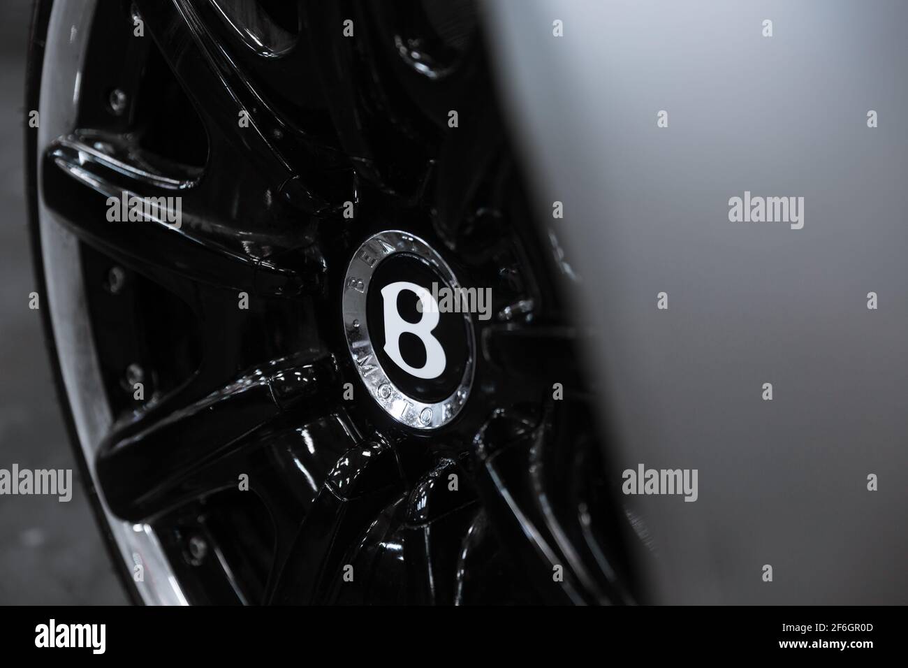 The Bentley Logo On The Split Piece Gloss Black With Silver Outline ...