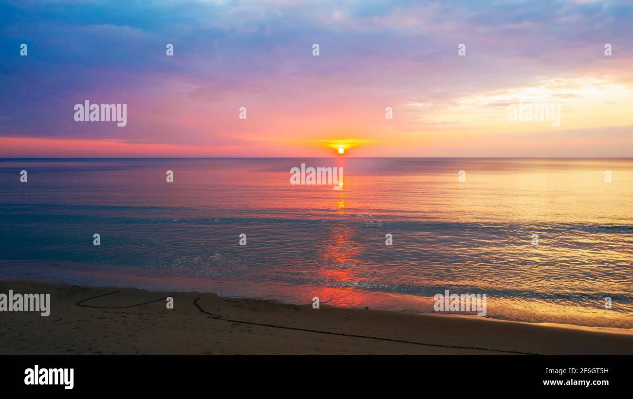 Beautiful sunset over the clam sea with cloud sky background. Sunset ...
