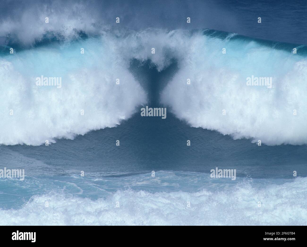 Mist wave hi-res stock photography and images - Alamy