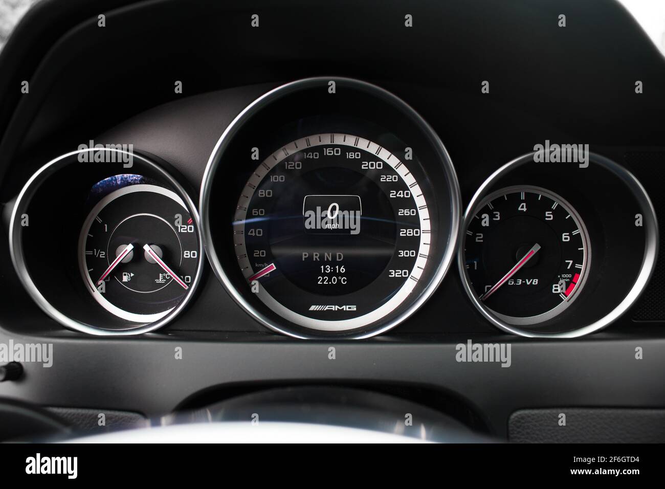 Rpm gauge hi-res stock photography and images - Alamy