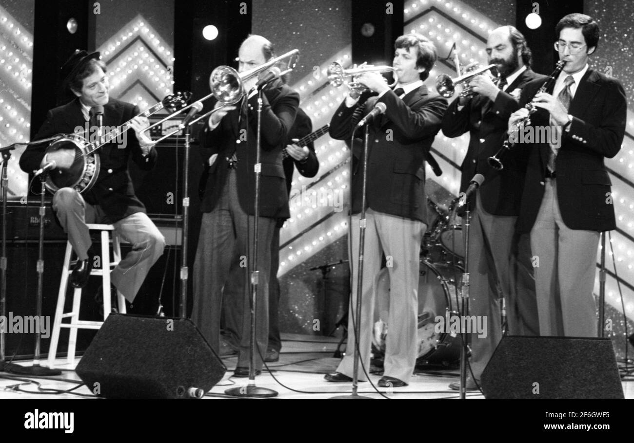 George Segal and Conrad Janis playing with The Beverly Hills Unlister ...