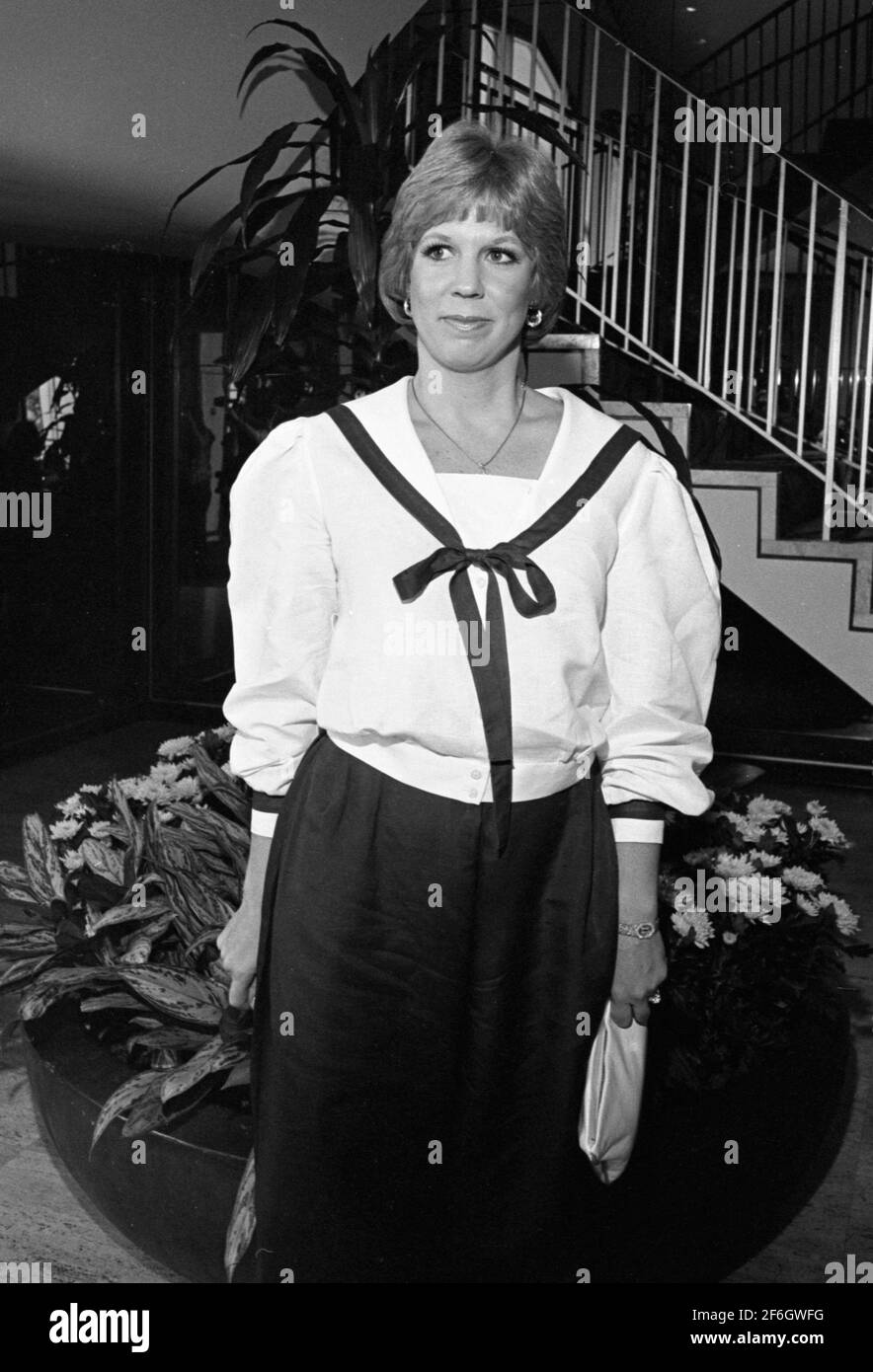 Vicki lawrence hi-res stock photography and images - Alamy