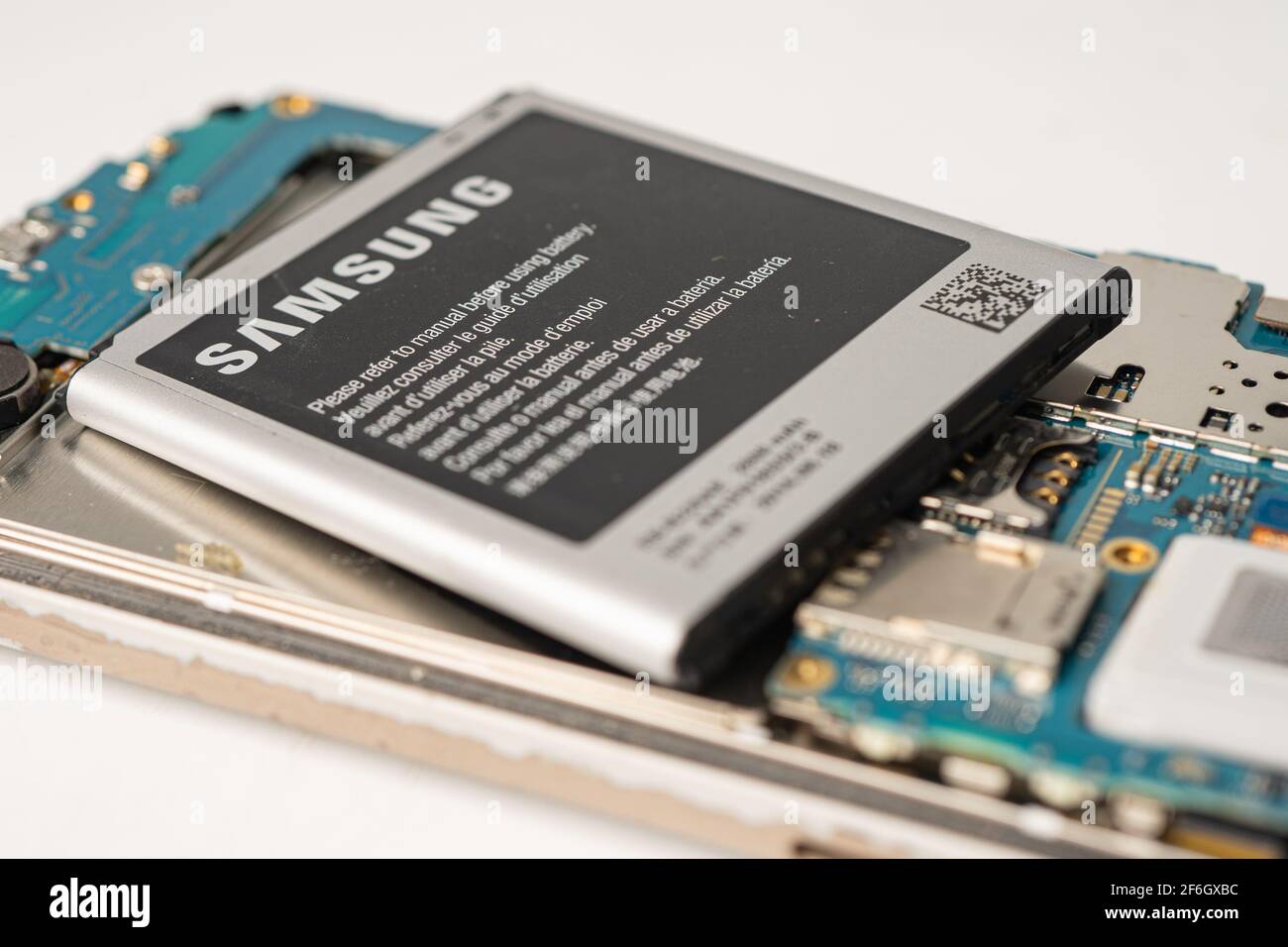 Insert battery hi-res stock photography and images - Alamy