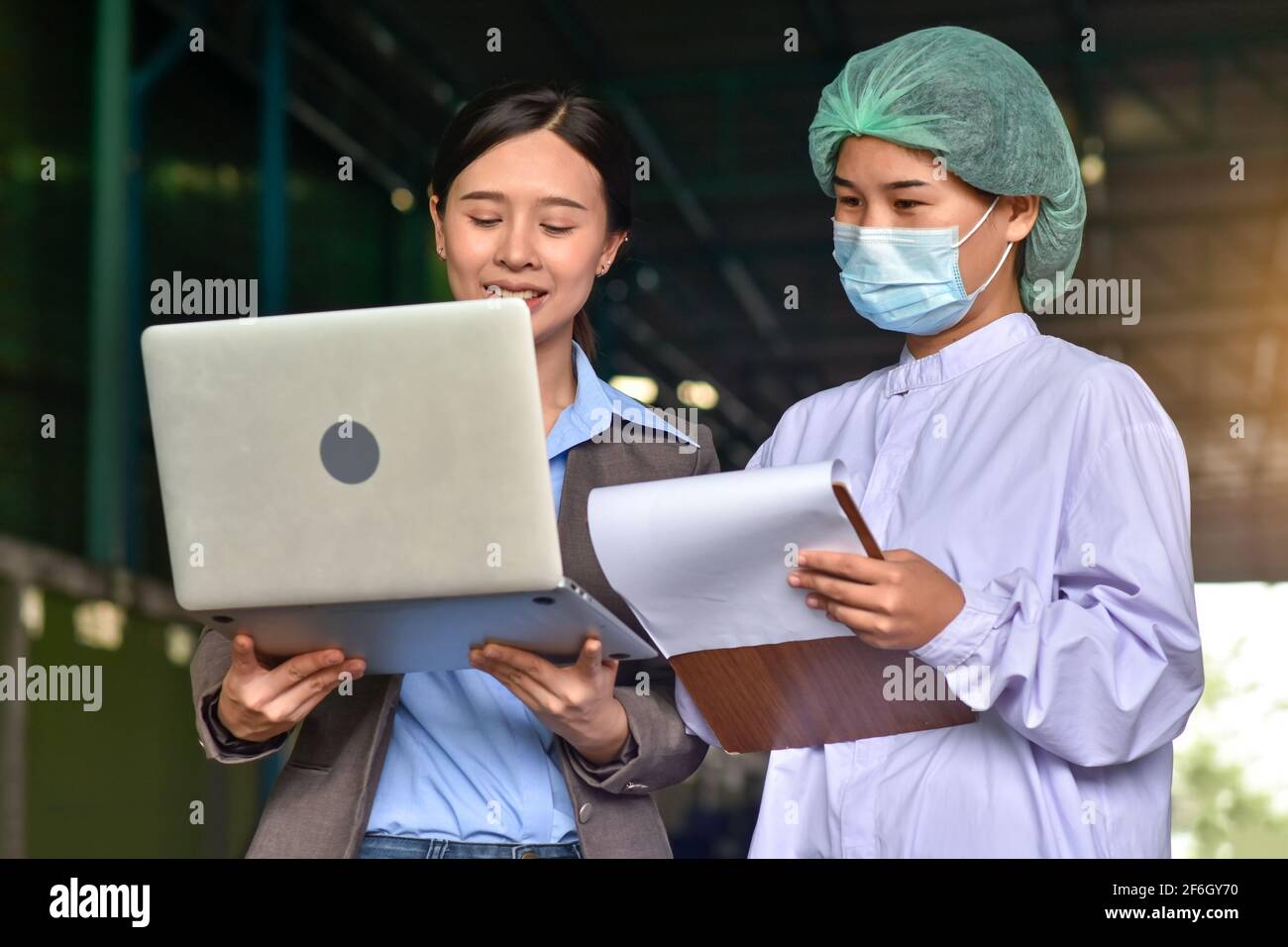 Training uniform explain hi-res stock photography and images - Alamy