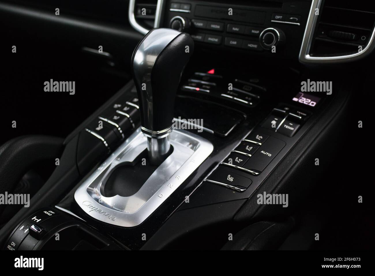 Porsche cayenne centre console hi-res stock photography and images - Alamy
