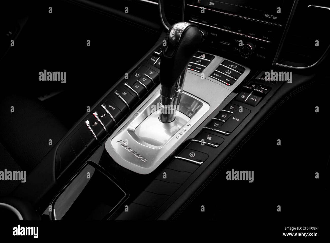 An Automatic Gear Stick Inside The 2015 Porsche Panamera 4 With Gloss ...
