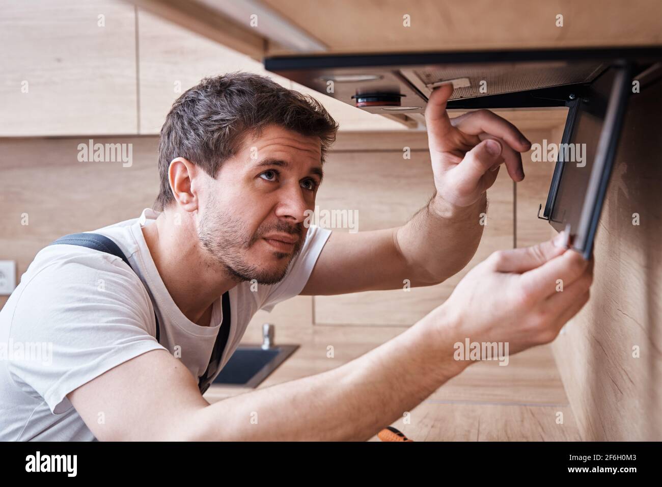 Cooker hood installation hi-res stock photography and images - Alamy