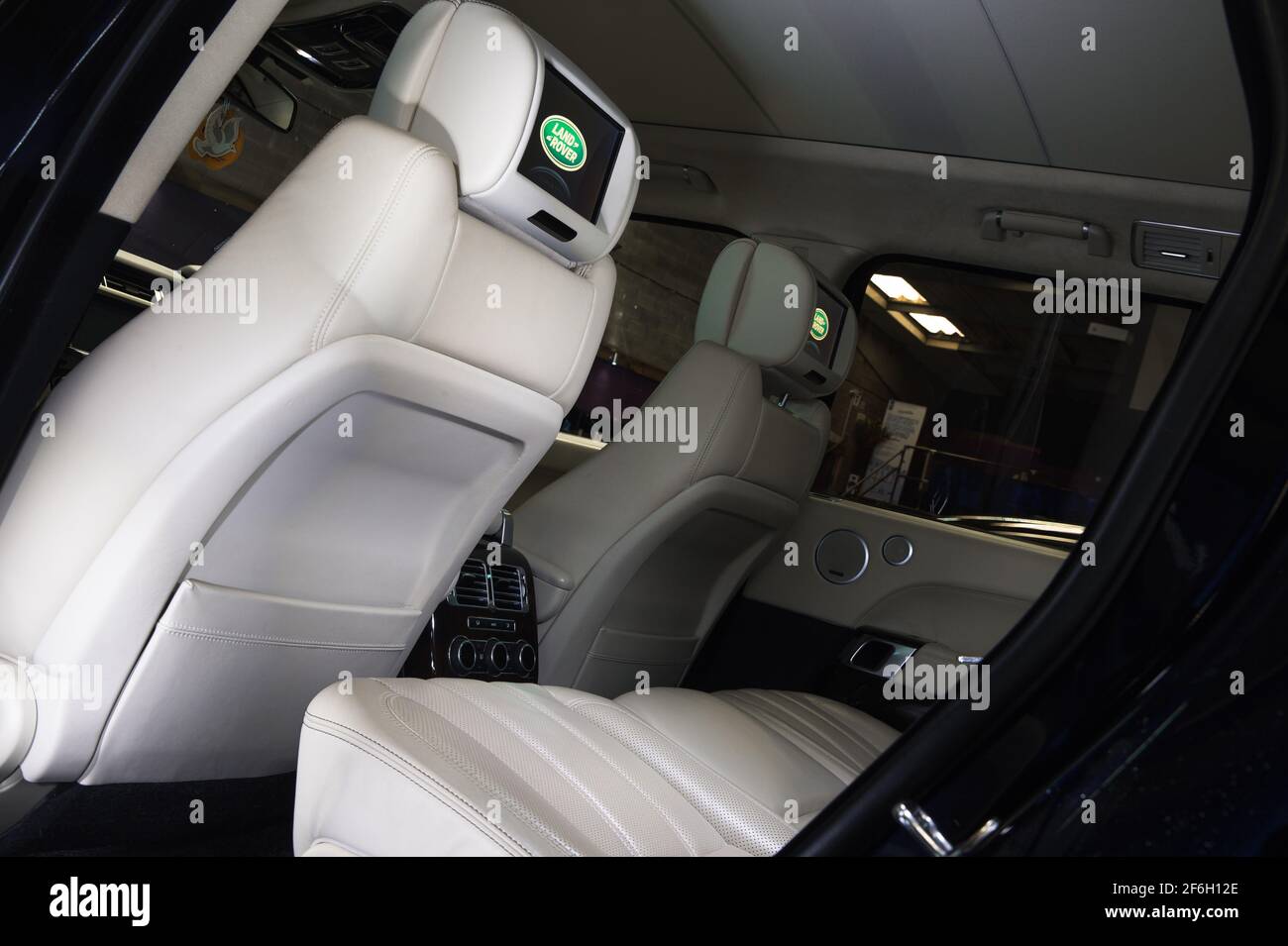 Cream panel hi-res stock photography and images - Alamy