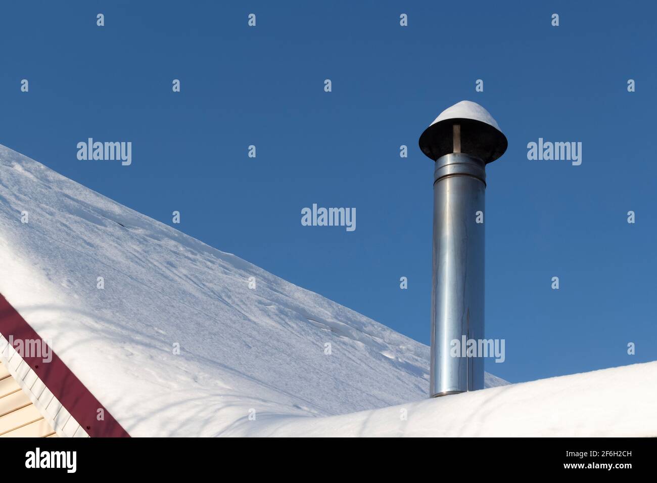 Snowy rooftops chimney hi-res stock photography and images - Alamy