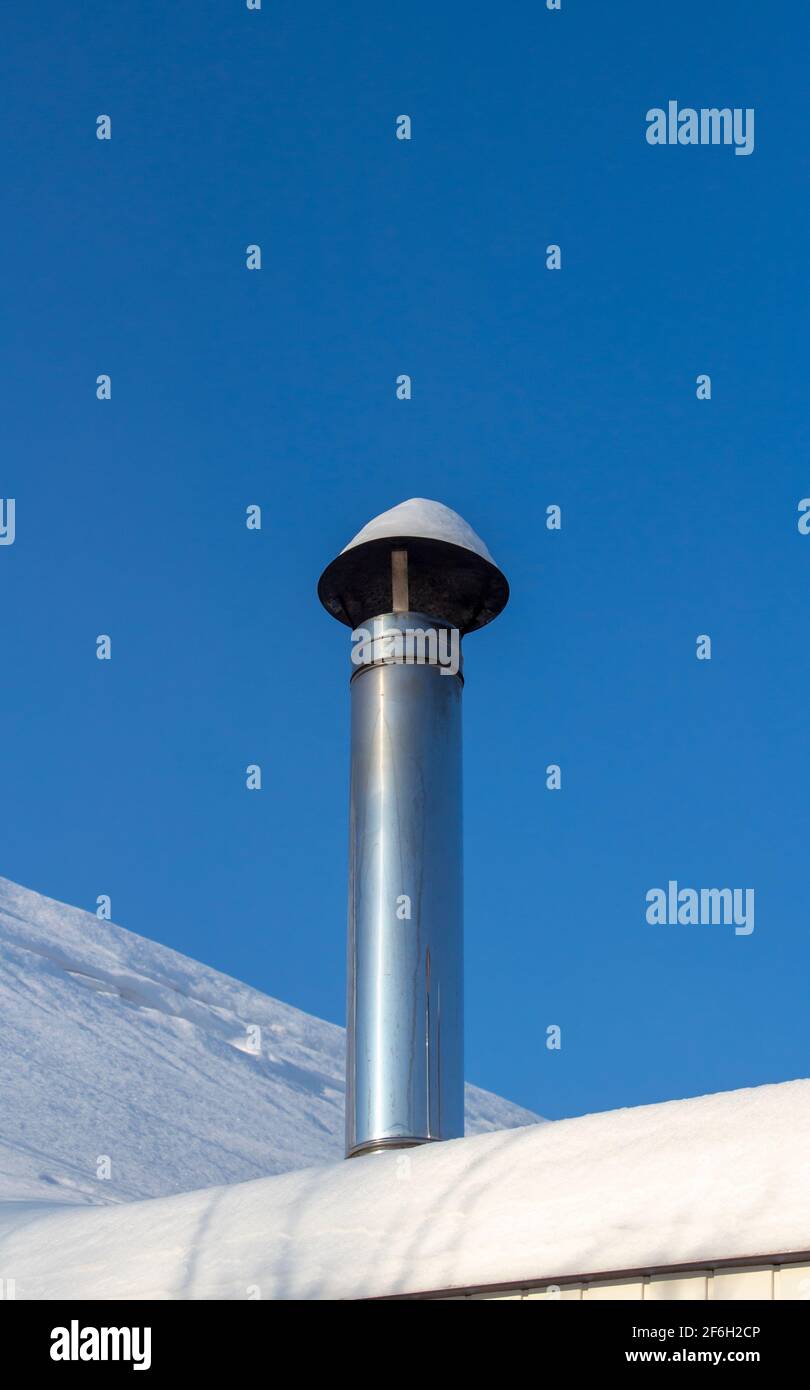 Snowy rooftops chimney hi-res stock photography and images - Alamy