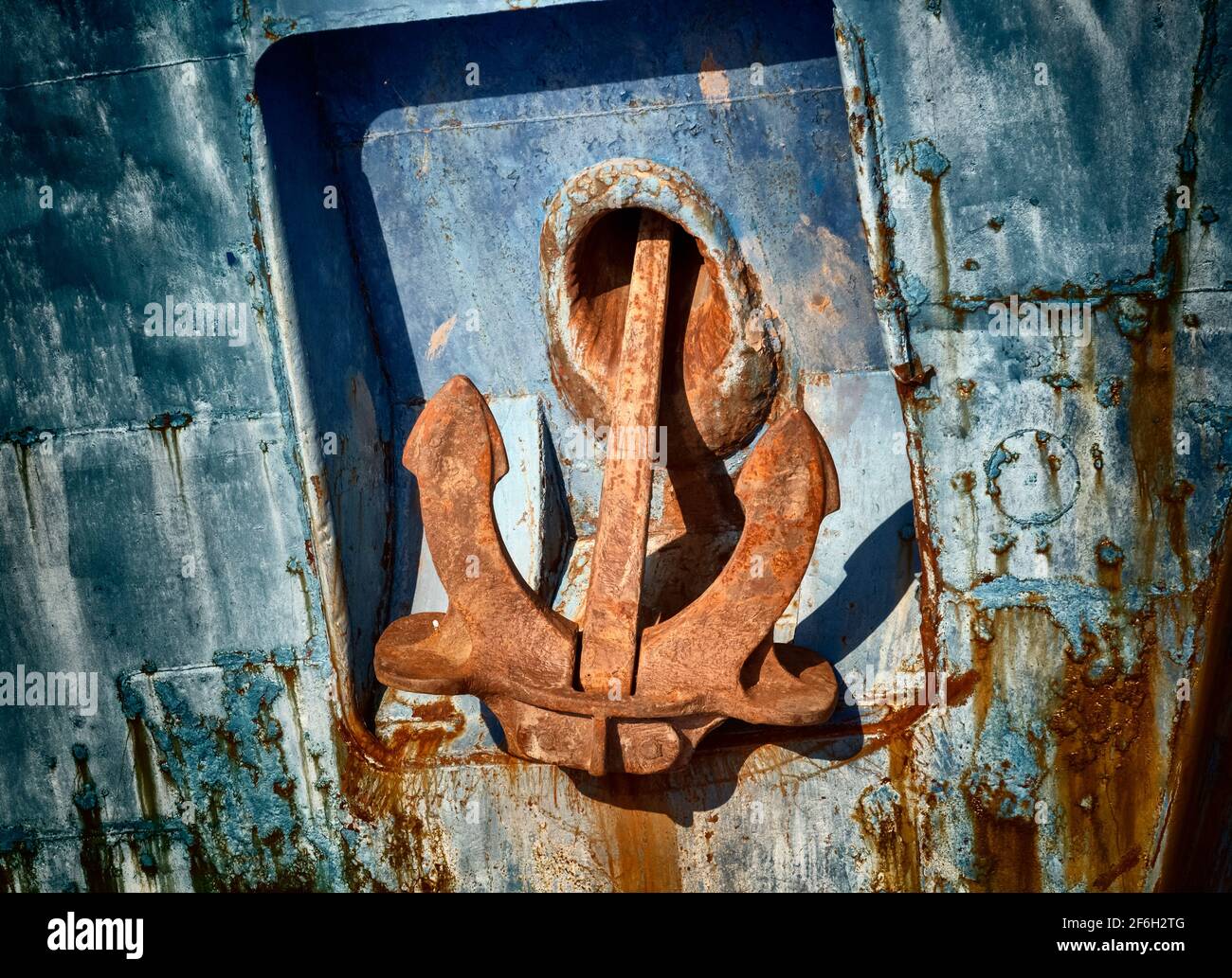 Rusty anchor of an old ship in a junkyard Stock Photo - Alamy