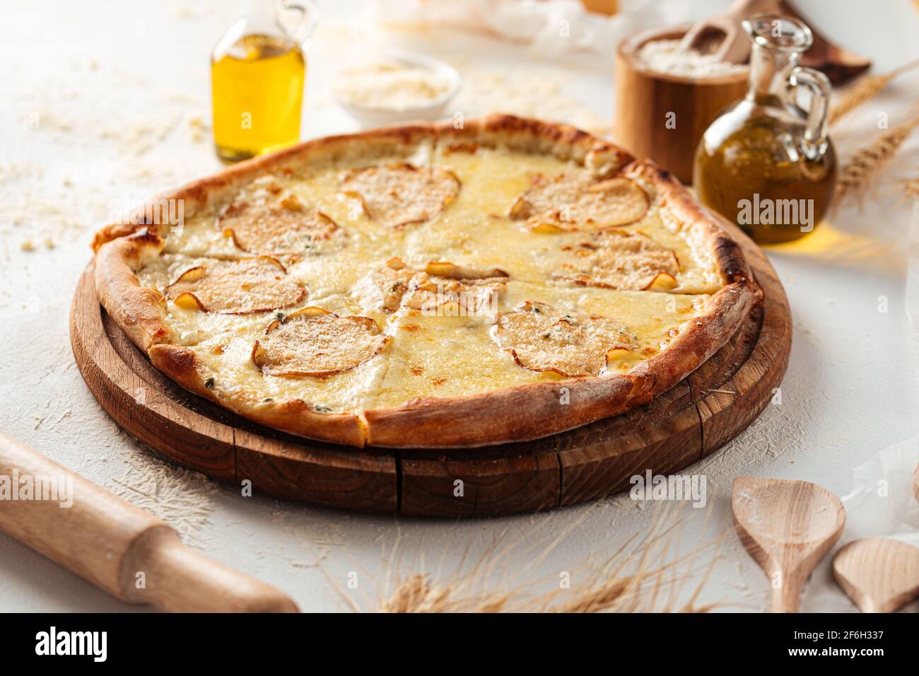 Pizza board side view hi-res stock photography and images - Alamy