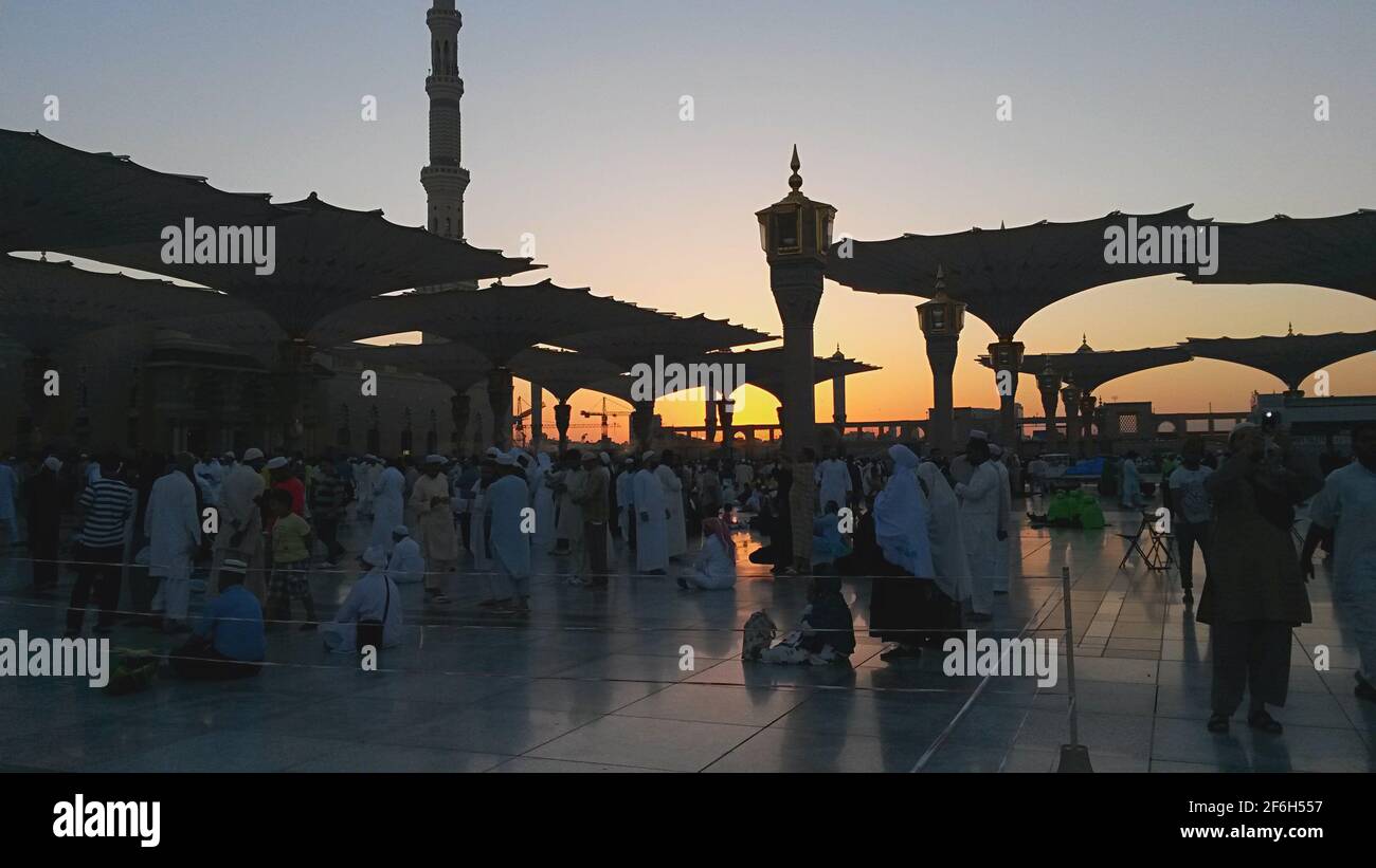 masjid madina munawara, saudi arabia Stock Photo - Alamy