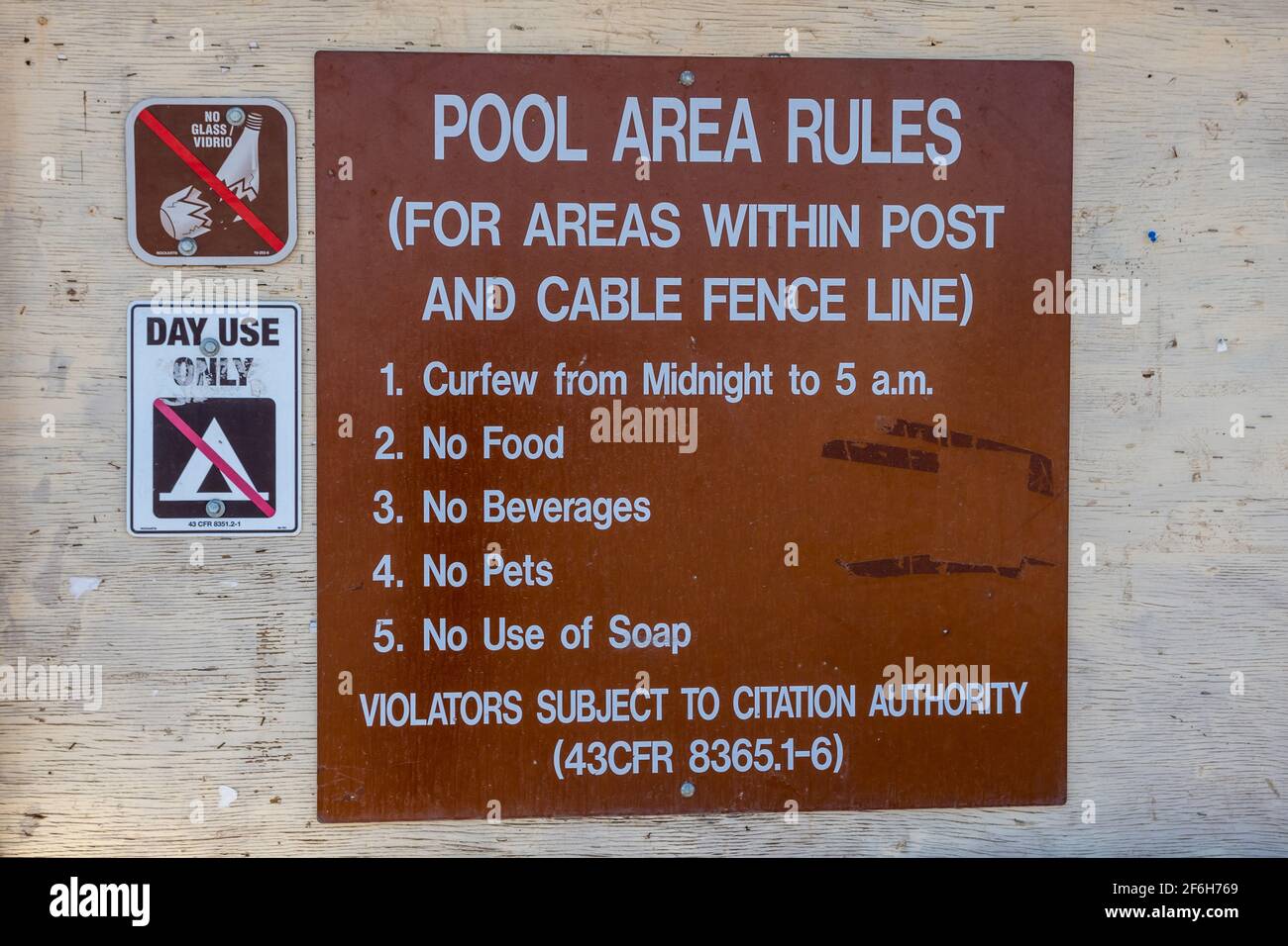 Entry pond hi-res stock photography and images - Alamy