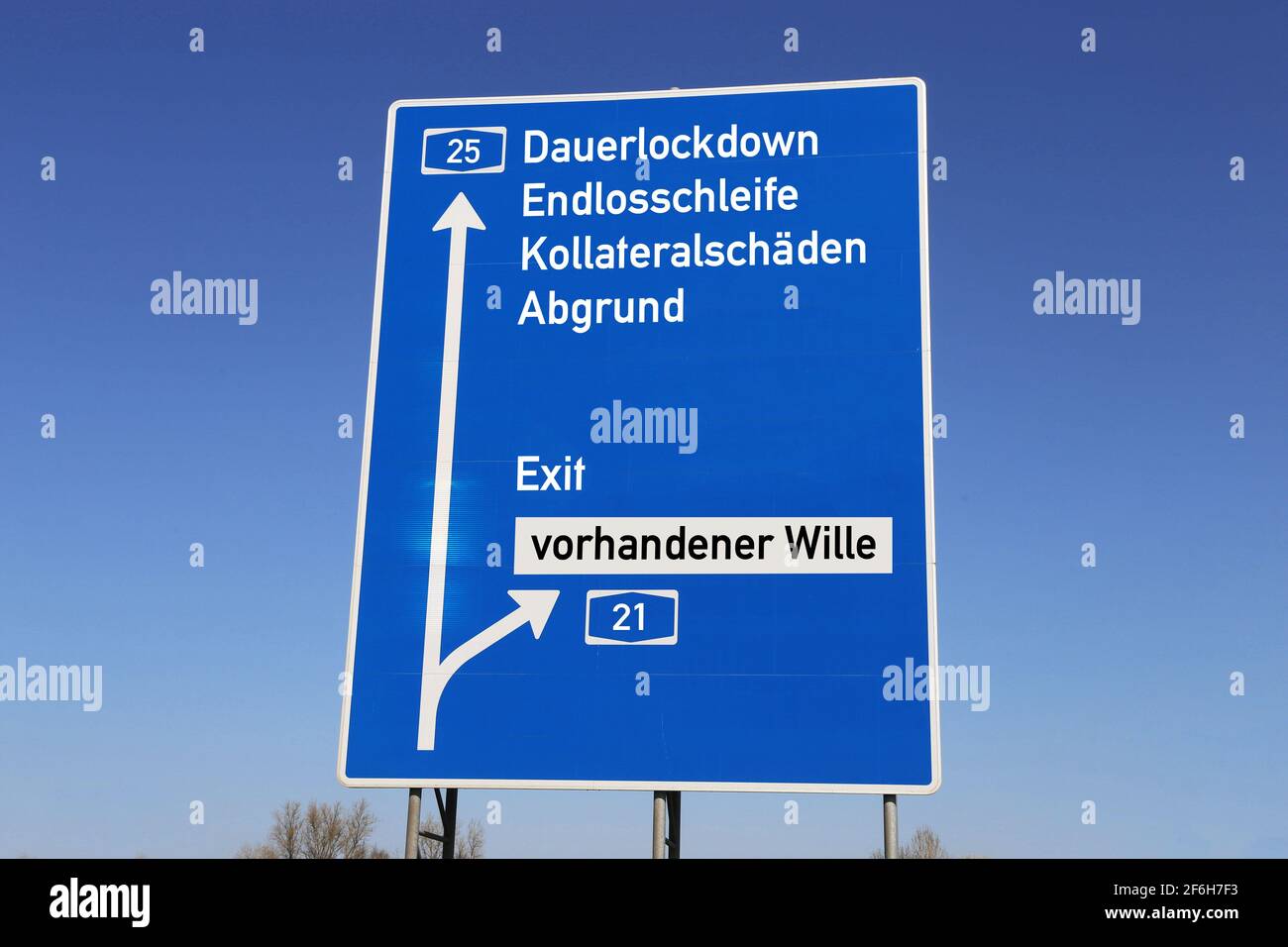 Symbol image: Motorway sign (Germany) with the various destinations ...