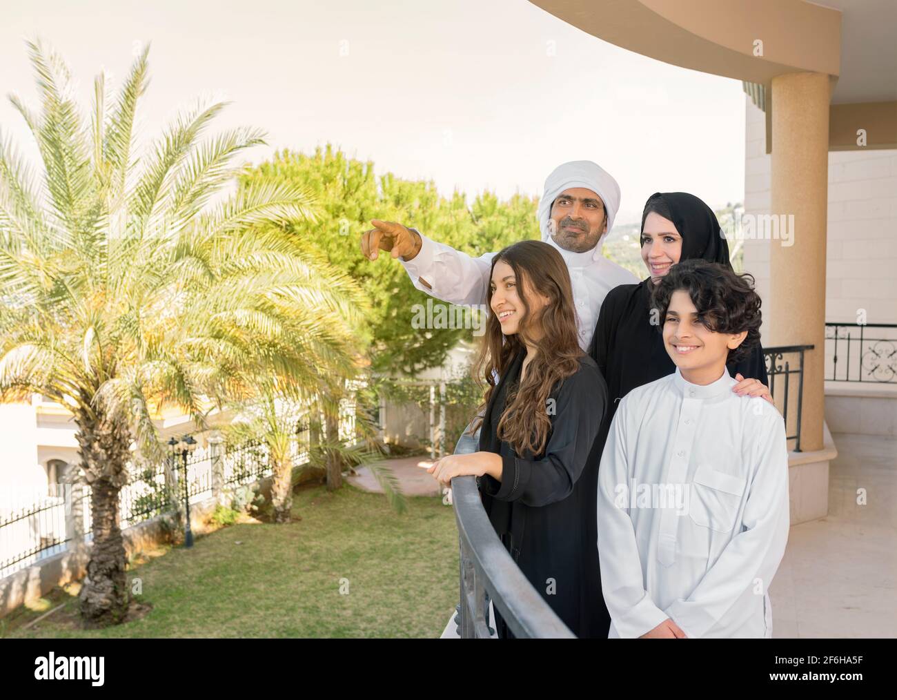 Saudi arabian family ramadan hi-res stock photography and images - Alamy