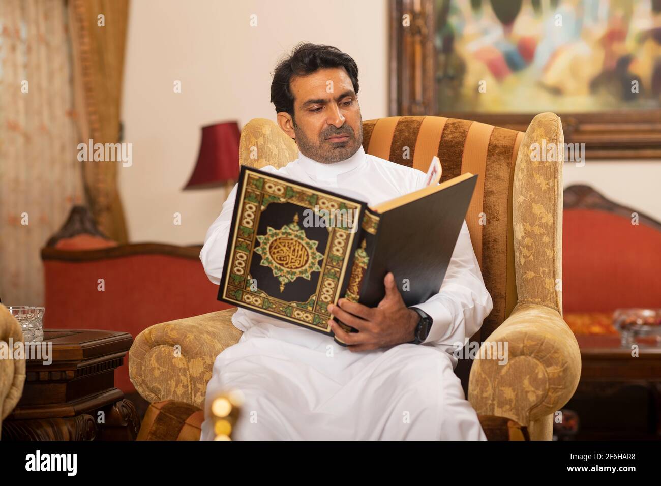 Muslim man reading hi-res stock photography and images - Alamy