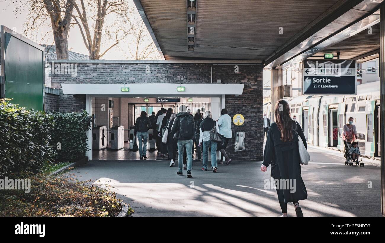 Rer station hi-res stock photography and images - Alamy