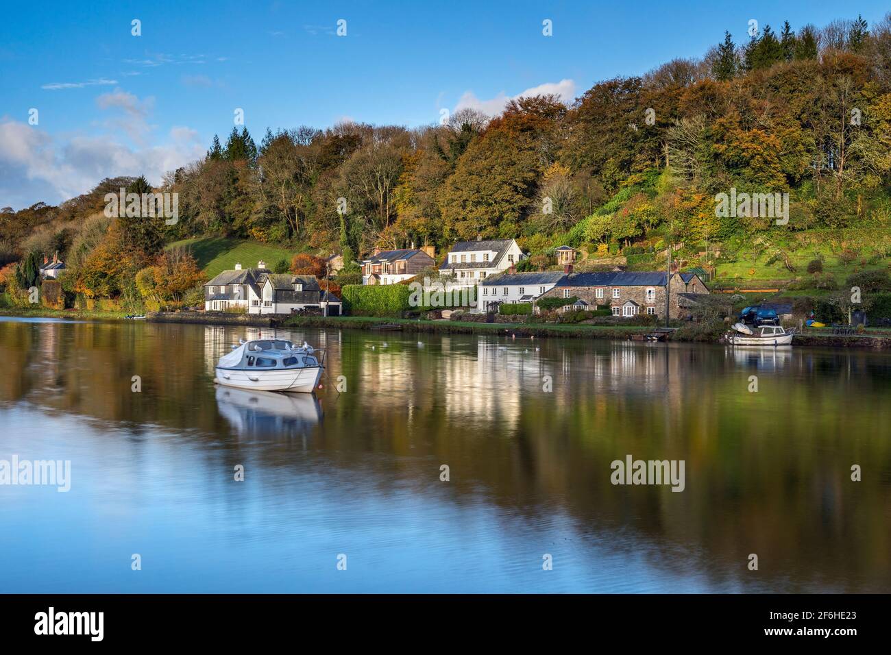 Lerryn village river hi-res stock photography and images - Alamy