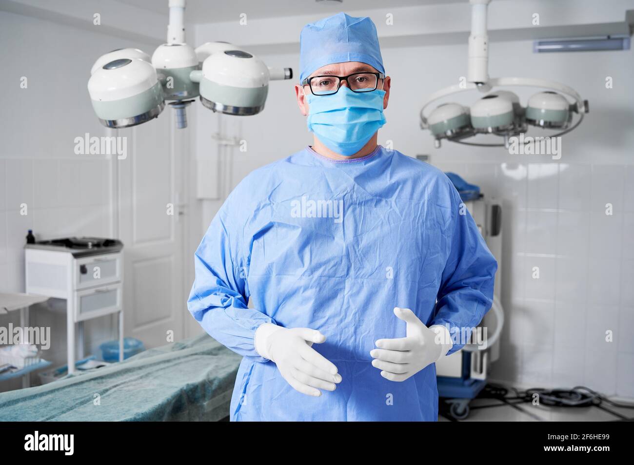 Male surgeon in medical mask standing in operating room Stock Photo - Alamy