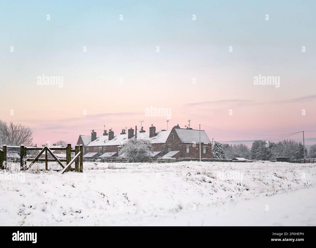 Snowy scene with cottage hi-res stock photography and images - Alamy