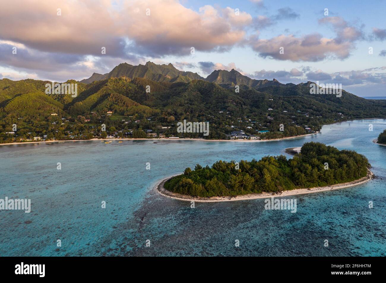 Muri beach lagoon hi-res stock photography and images - Alamy