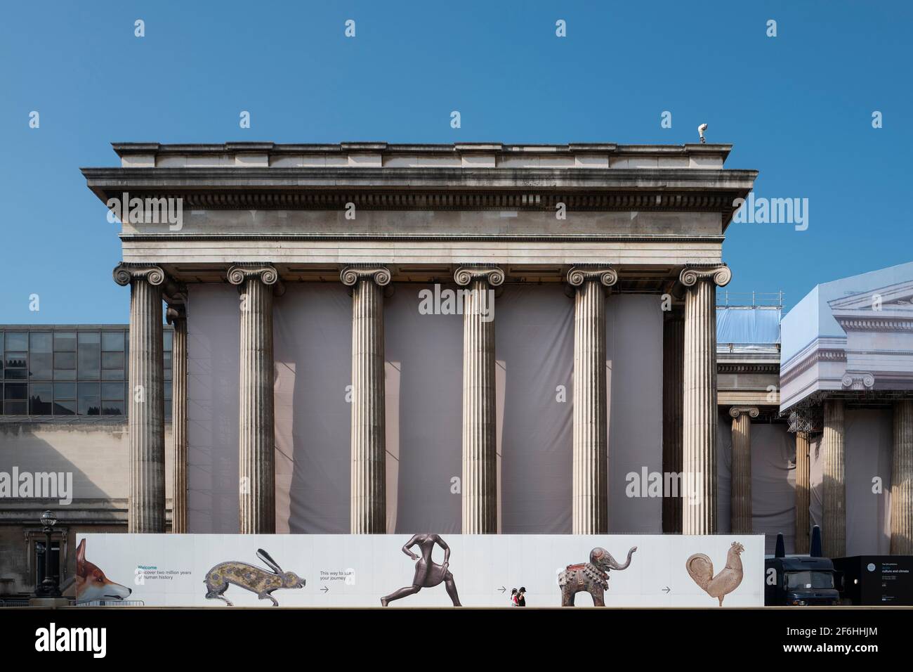 Buckingham palace post office hi-res stock photography and images - Alamy