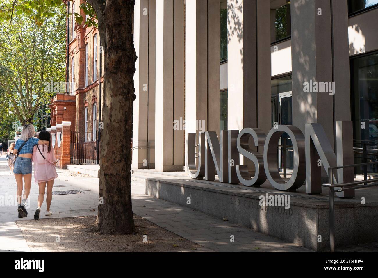 Buckingham palace post office hi-res stock photography and images - Alamy
