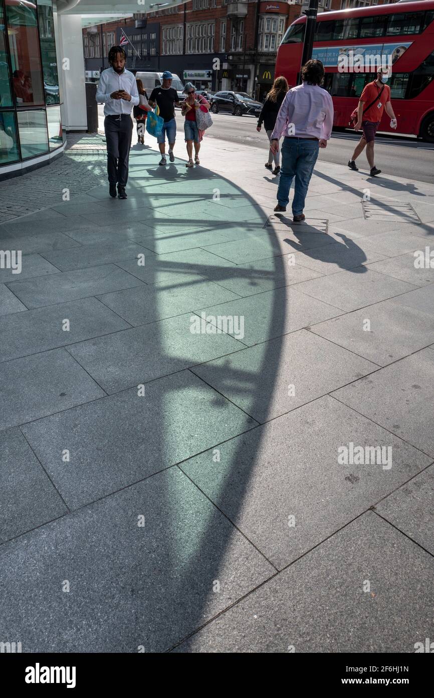 Buckingham palace post office hi-res stock photography and images - Alamy
