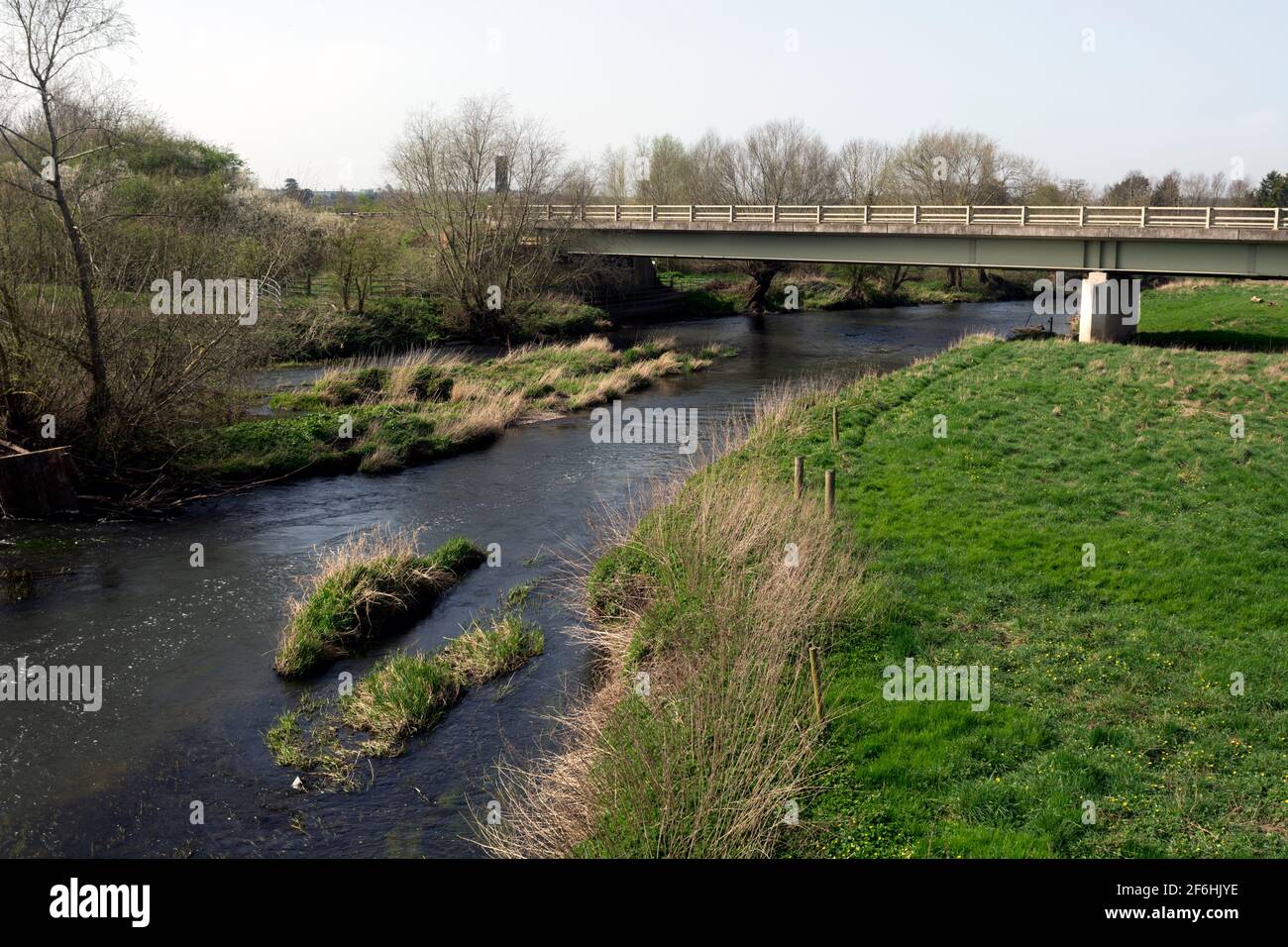 The A429 road bridge crossing the River Avon, Barford, Warwickshire ...