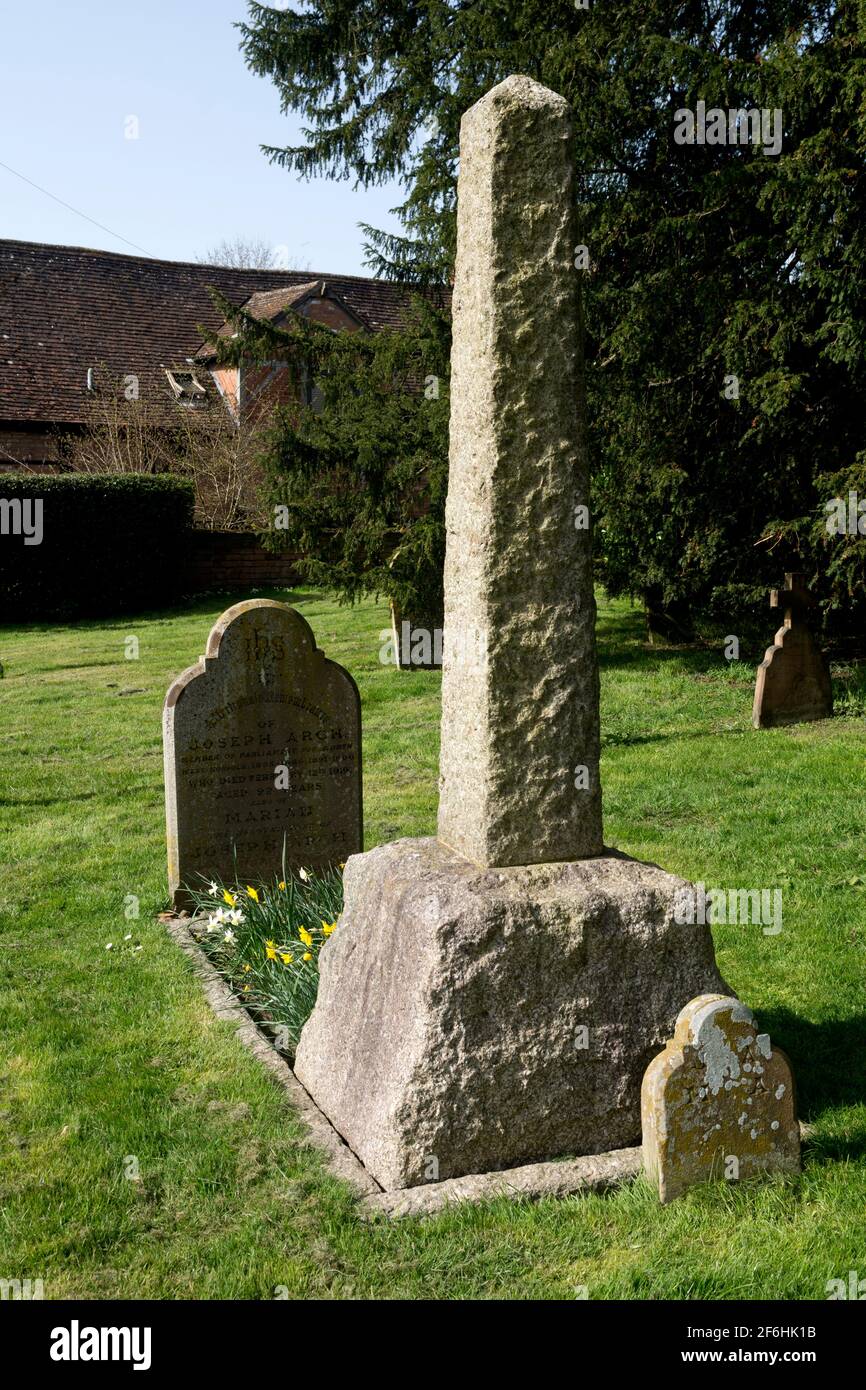 Joseph Arch grave, St. Peter`s churchyard, Barford, Warwickshire ...