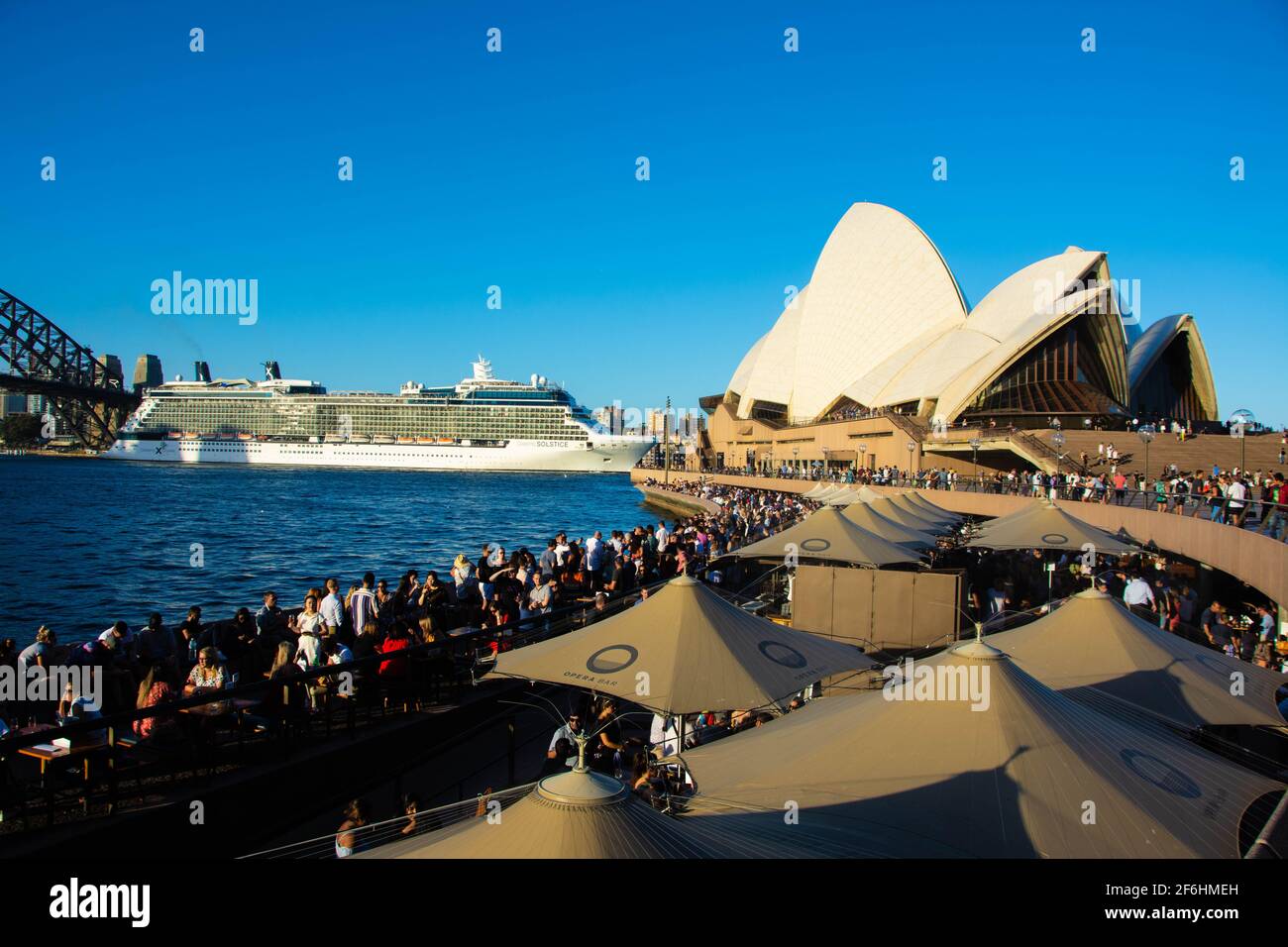 Sydney Opera House With Cruise Ship Stock Photo - Alamy