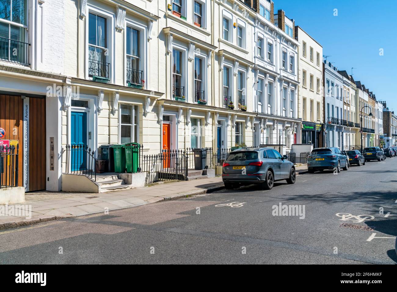 Colorful houses in primrose hill hi-res stock photography and images ...