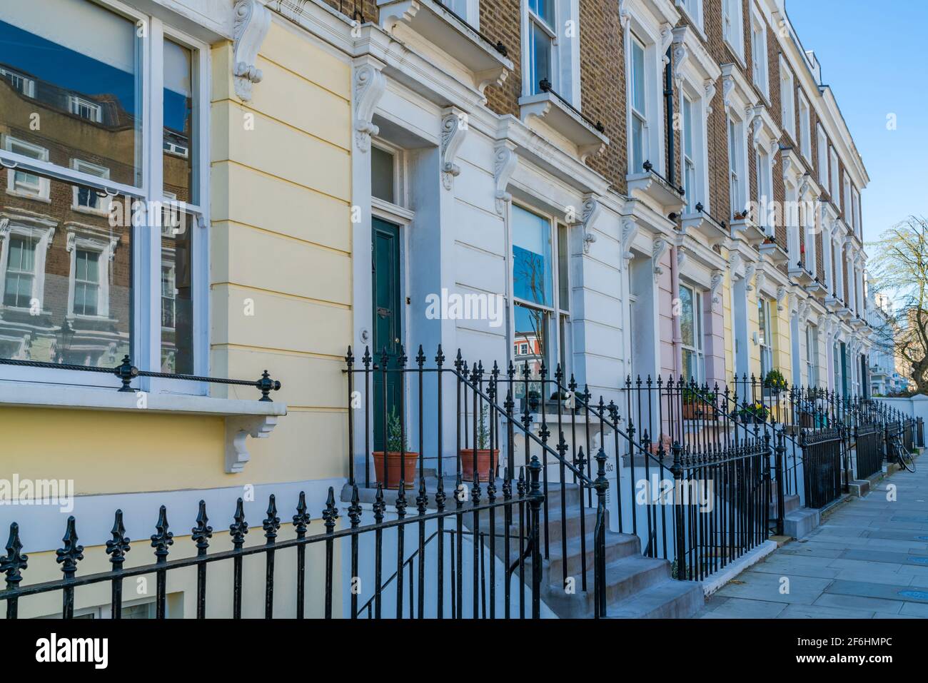 Houses chalcot square hi-res stock photography and images - Alamy