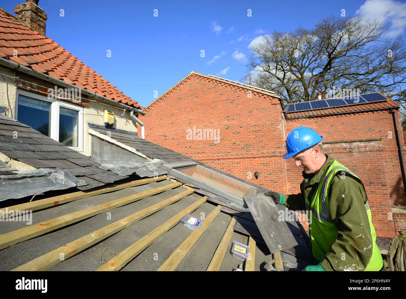 Slating roof hi-res stock photography and images - Alamy